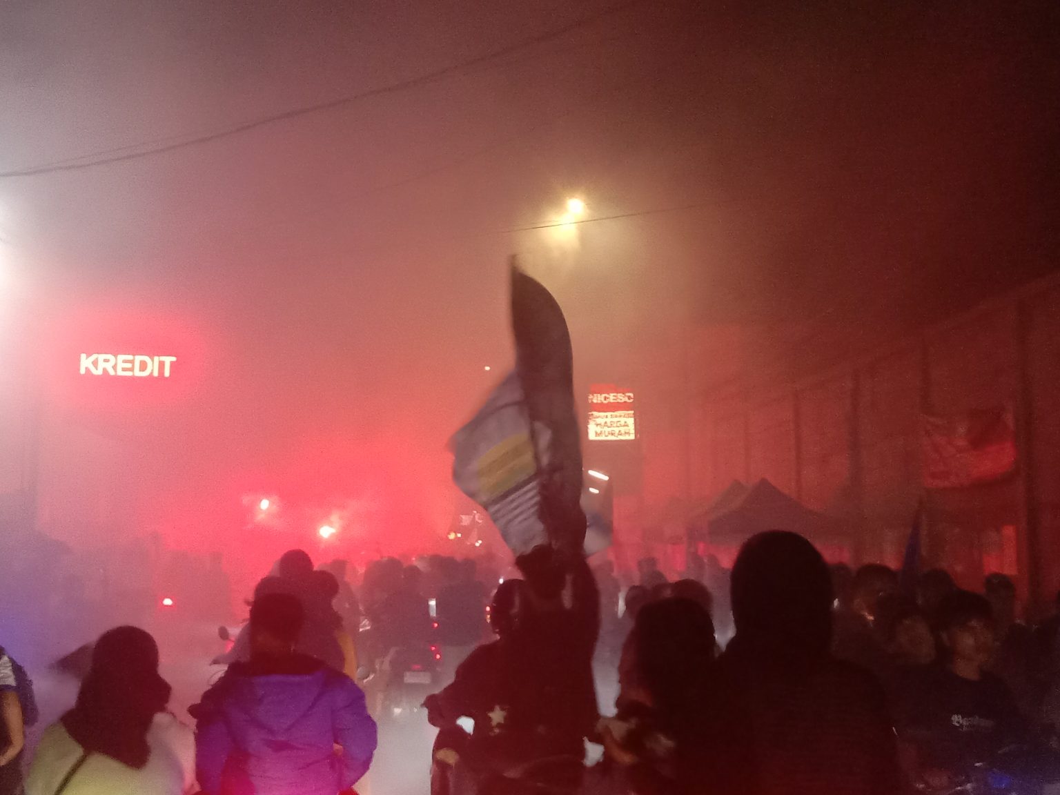 Majalaya Bergemuruh Biru! Anak Muda Tumpah Ruah Rayakan Kemenangan ...